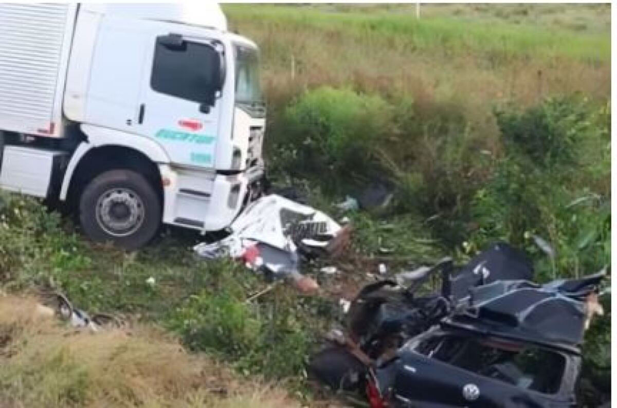 Dois homens morrem em acidente entre carro e caminhão em MT | TV Cidade Verde | Sempre em movimento